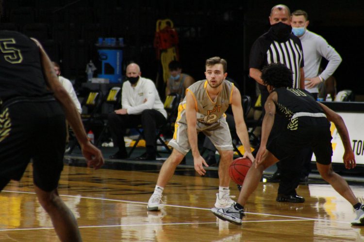 Sizzling Jackets Sting Toppers | News, Sports, Jobs - The Intelligencer